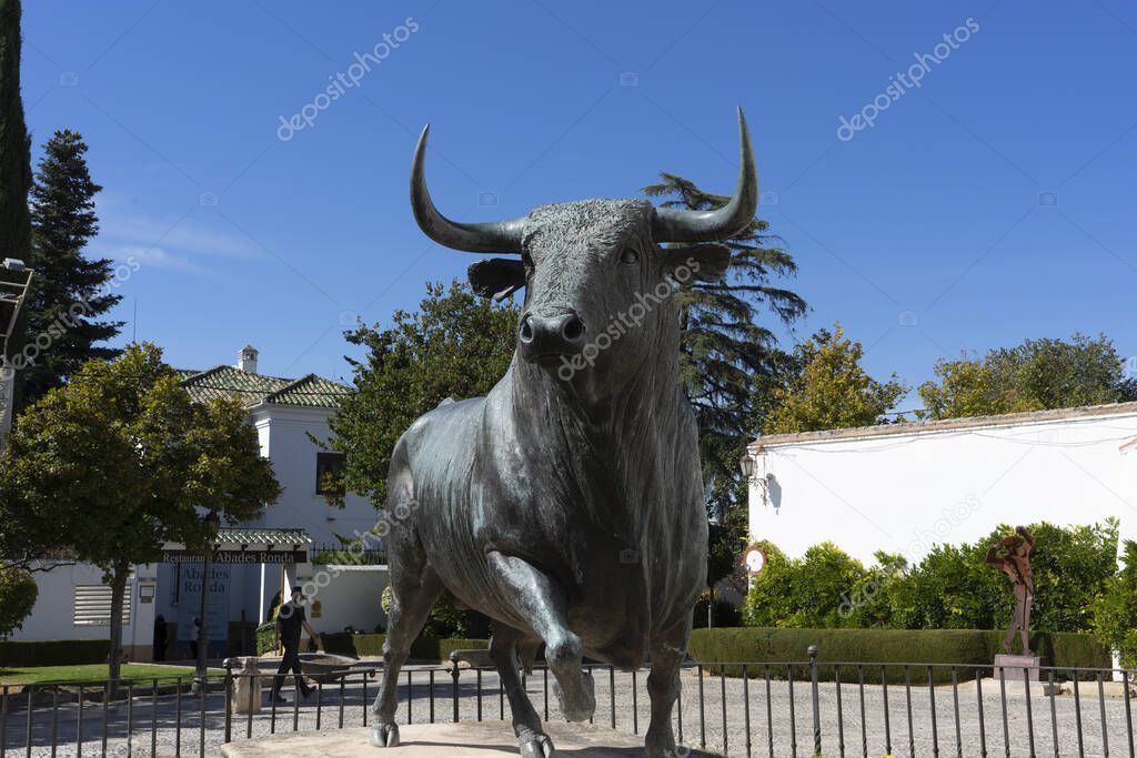 RONDA, ESPAÑA - 04 / 07 / 2021: Un primer plano de la hermosa estatua ...