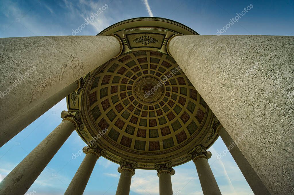 el Monopteros es un monumento histórico famoso en Munichs English ...