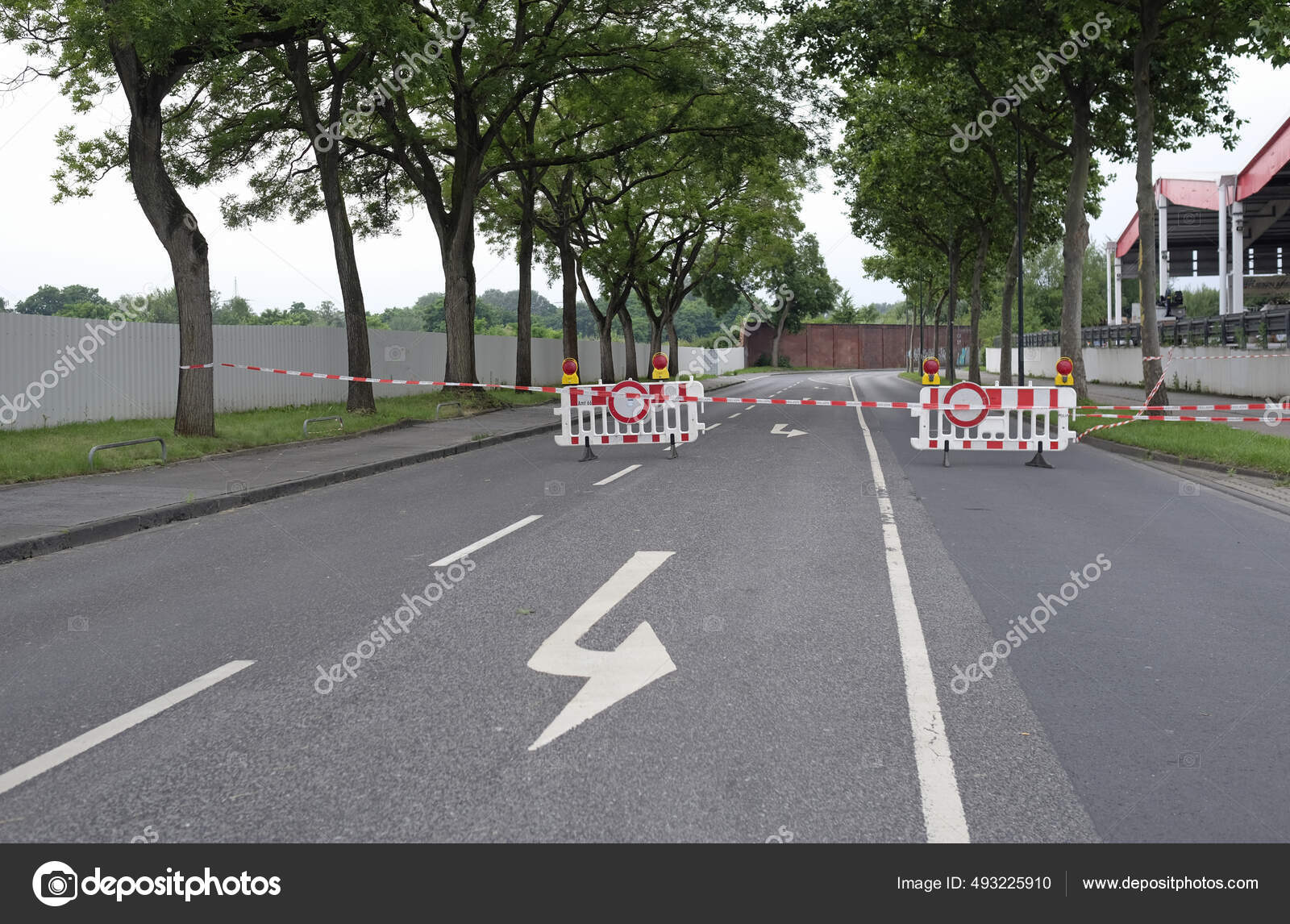 Warning Barrier Flood Cologne Germany Stock Photo by ©Wirestock 493225910