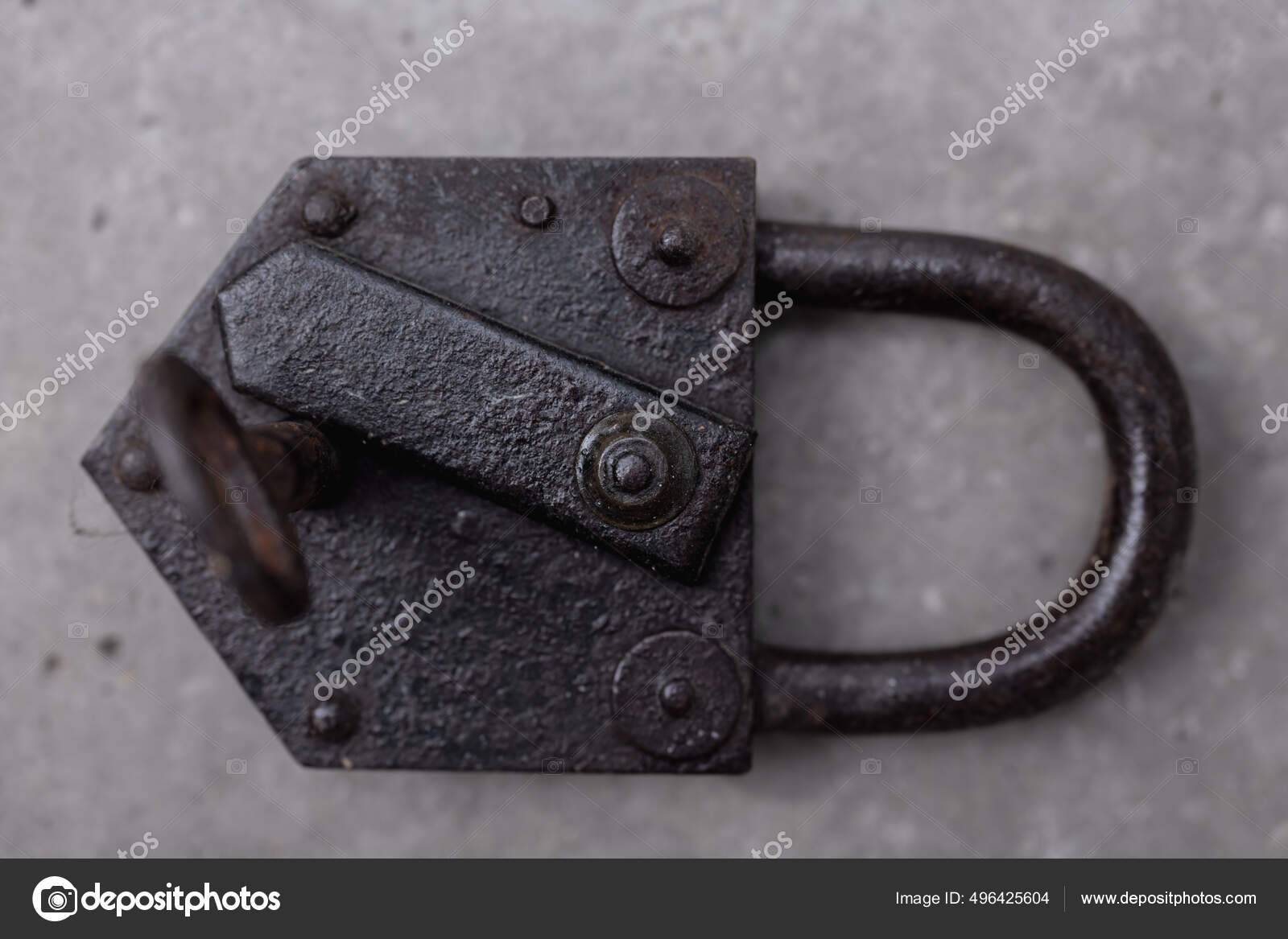 Old Fashioned Metal Lock — Stock Photo © Wirestock #496425604