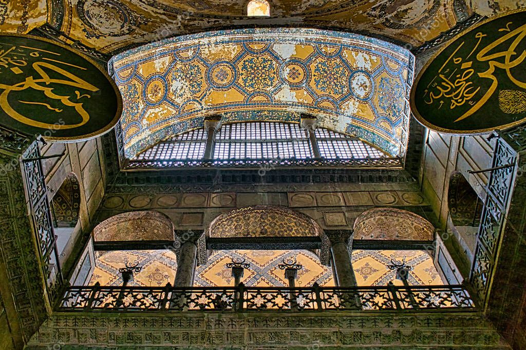 Arte islámico: tiende a representar la naturaleza inanimada, lo que ...