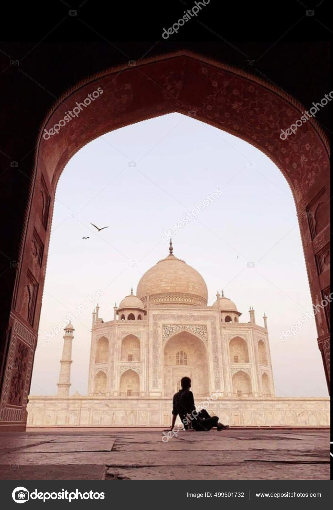Agrah India May 2021 Man Sitting Front White Marble Mausoleum — Stock ...