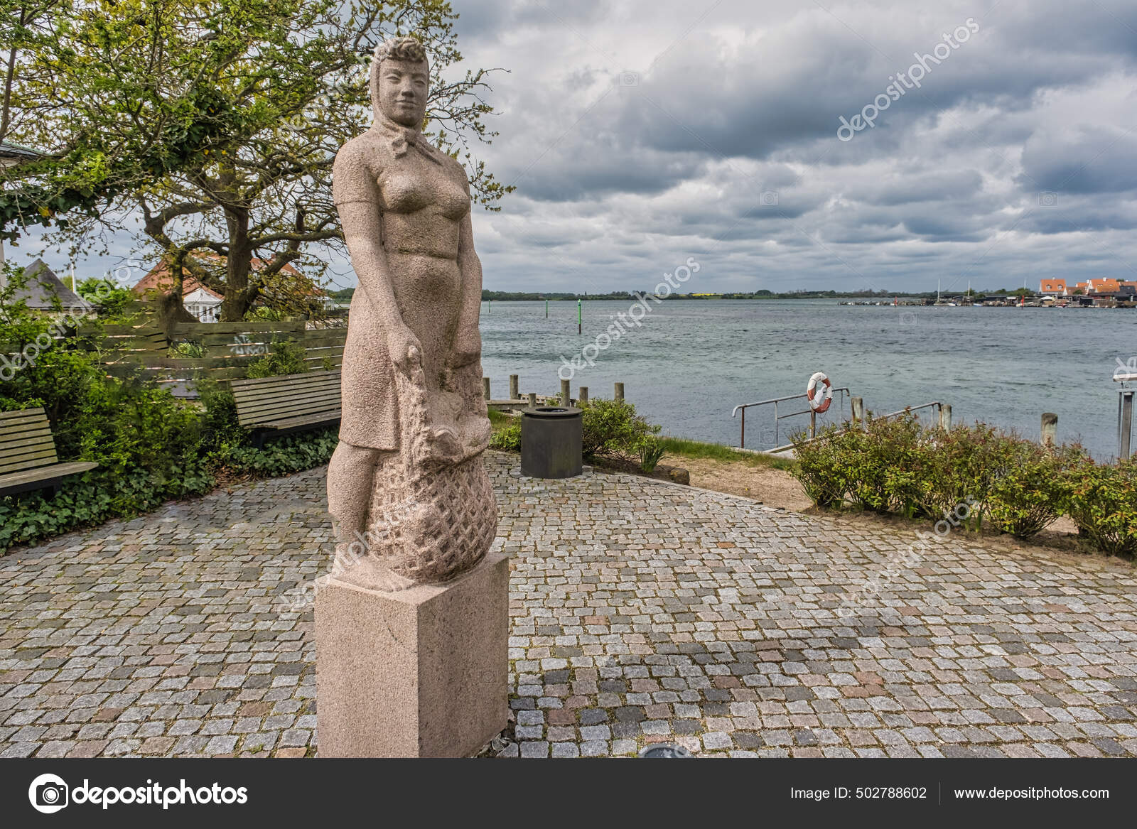 Kerteminde Denmark Aug 2021 Kerteminde Traditional Statue Amanda Fishing Woman — Stock Editorial ...