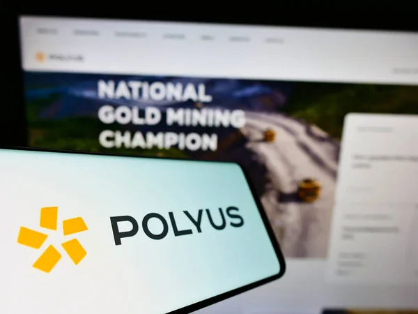 STUTTGART, ALEMANIA - 20 de junio de 2021: Teléfono móvil con el logotipo de la empresa minera ...