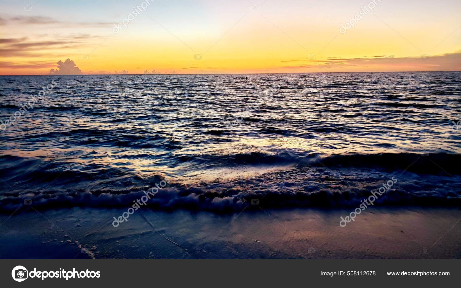 Beautiful Sunset View Beach — Stock Photo © Wirestock #508112678
