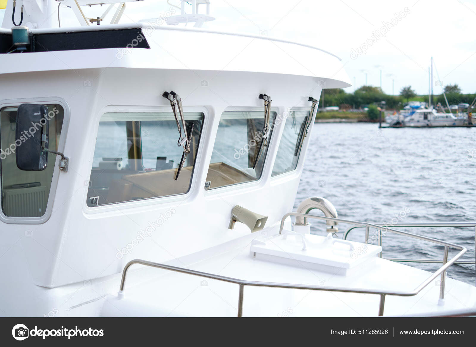 Captura Selectiva Cubierta Ventanas Moderno Bote Blanco Naves Puerto ...