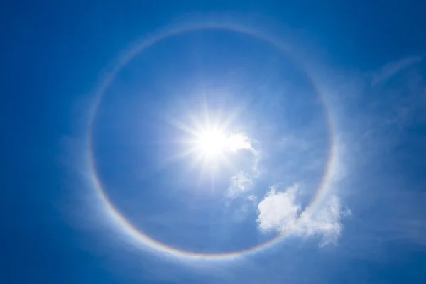 Fotos de Halo do sol, Imagens de Halo do sol sem royalties | Depositphotos