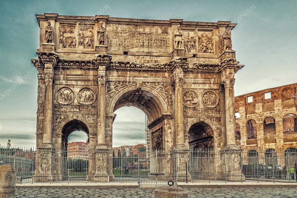 las imponentes murallas de un arco triunfal romano y anfiteatro 2024