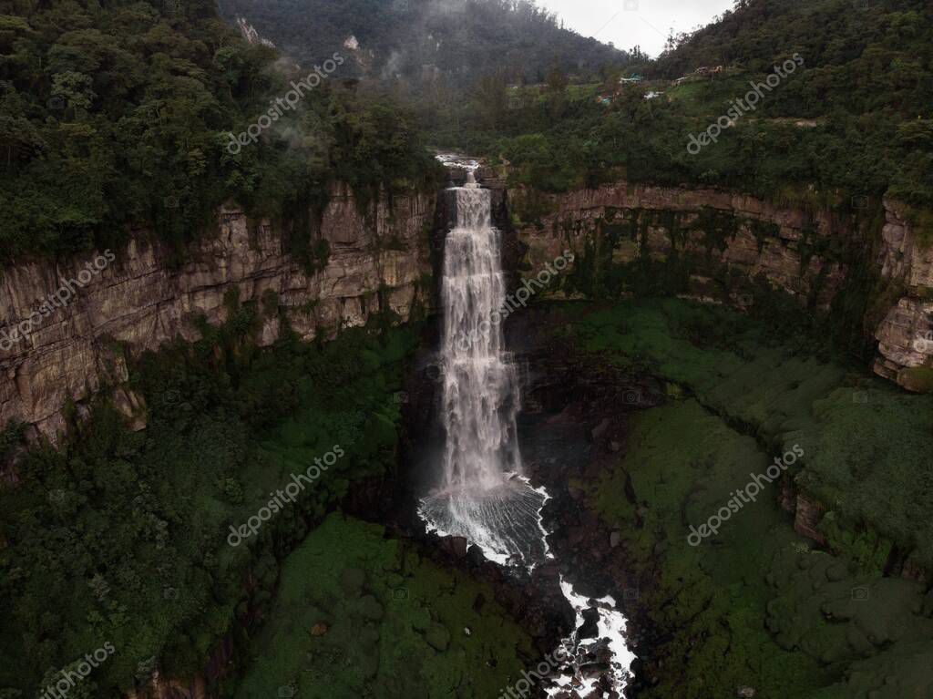 Vista Panorámica Aérea De La Cascada Del Río Bogotá Salto Del