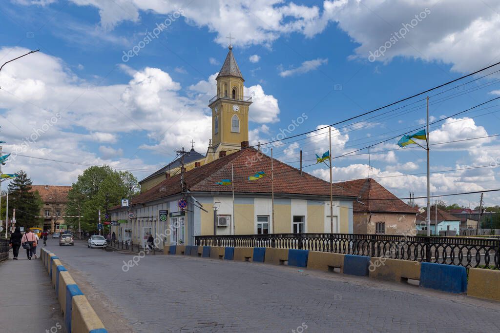 25 de mayo de 2021 Berehove city, Transcarpathia, Ucrania. Catedral ...