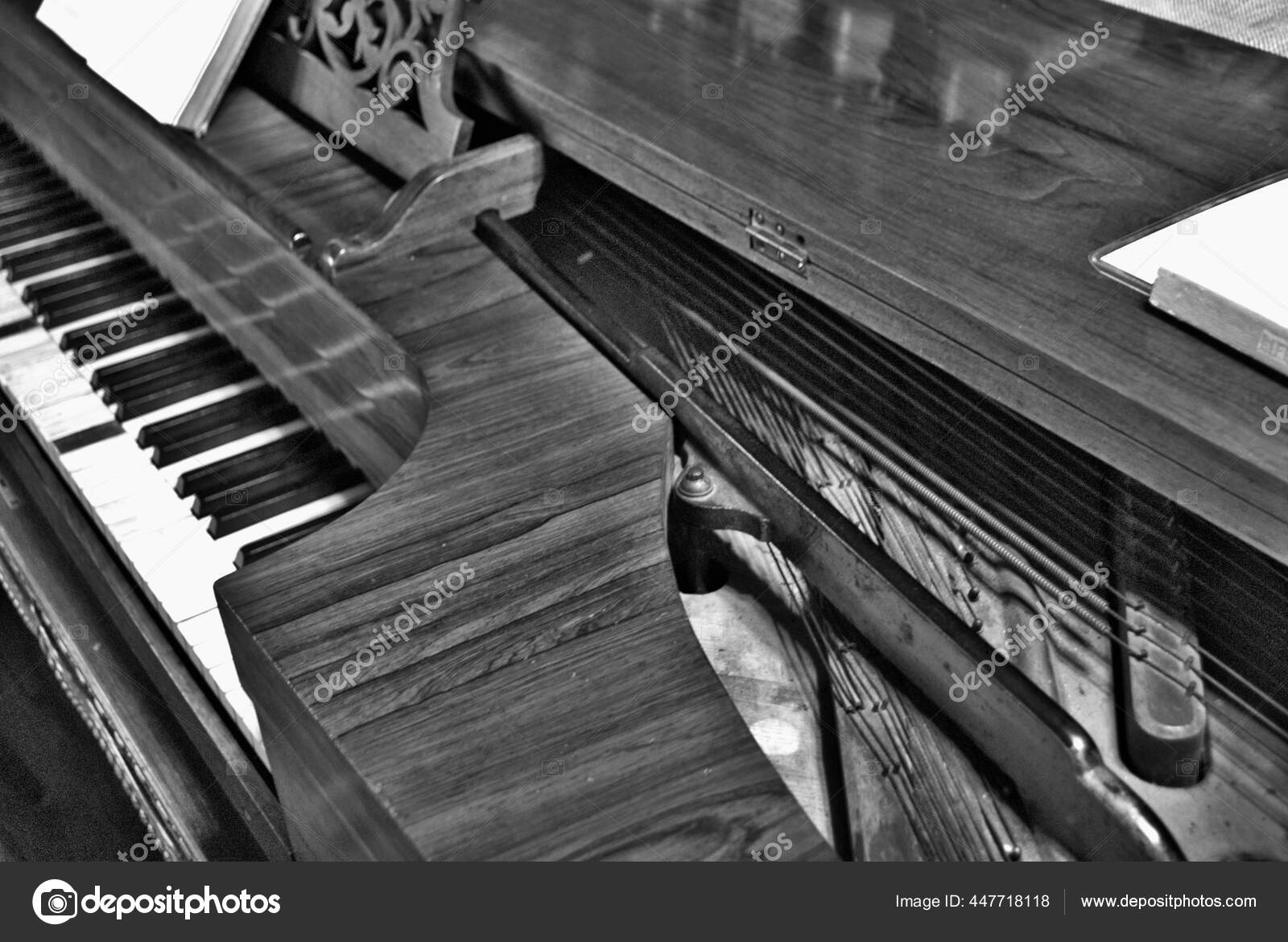Old Worn Out Piano Close Missing Keys — Stock Photo © PictureThisImages ... Old Worn Out Piano Close Missing Keys — Stock Photo © PictureThisImages ...