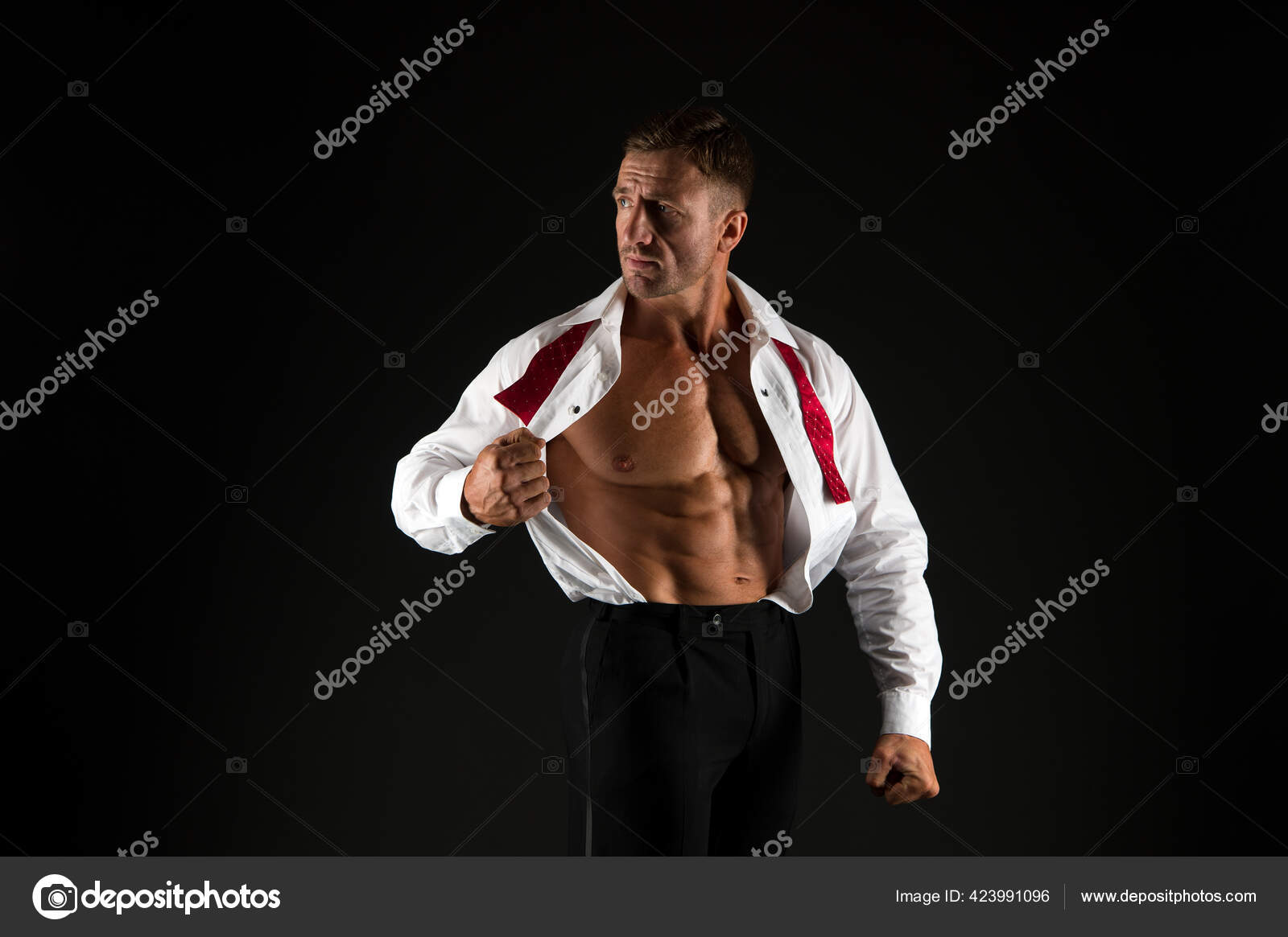 Be inspiration. Bodybuilder or muscleman black background. Elegant ...