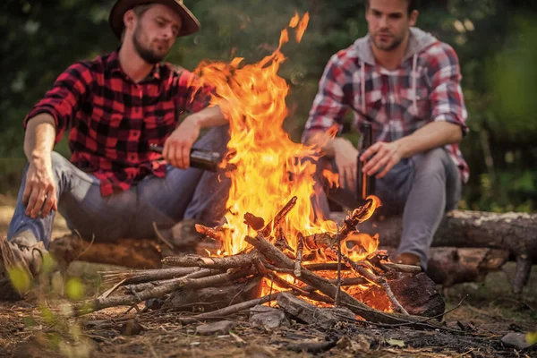 Men at campfire Stock Photos, Royalty Free Men at campfire Images ...