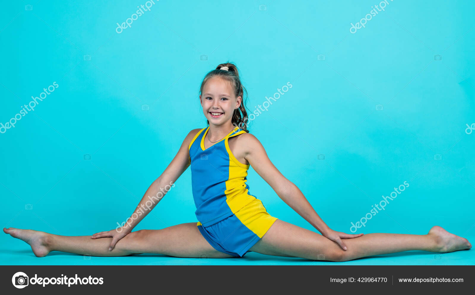 Cheerful child athlete or gymnast in split, sport — Stock Photo ...