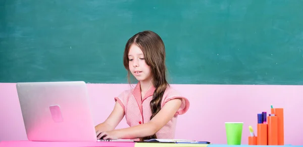 Chica programando Stock Photos, Royalty Free Chica programando Images | Depositphotos