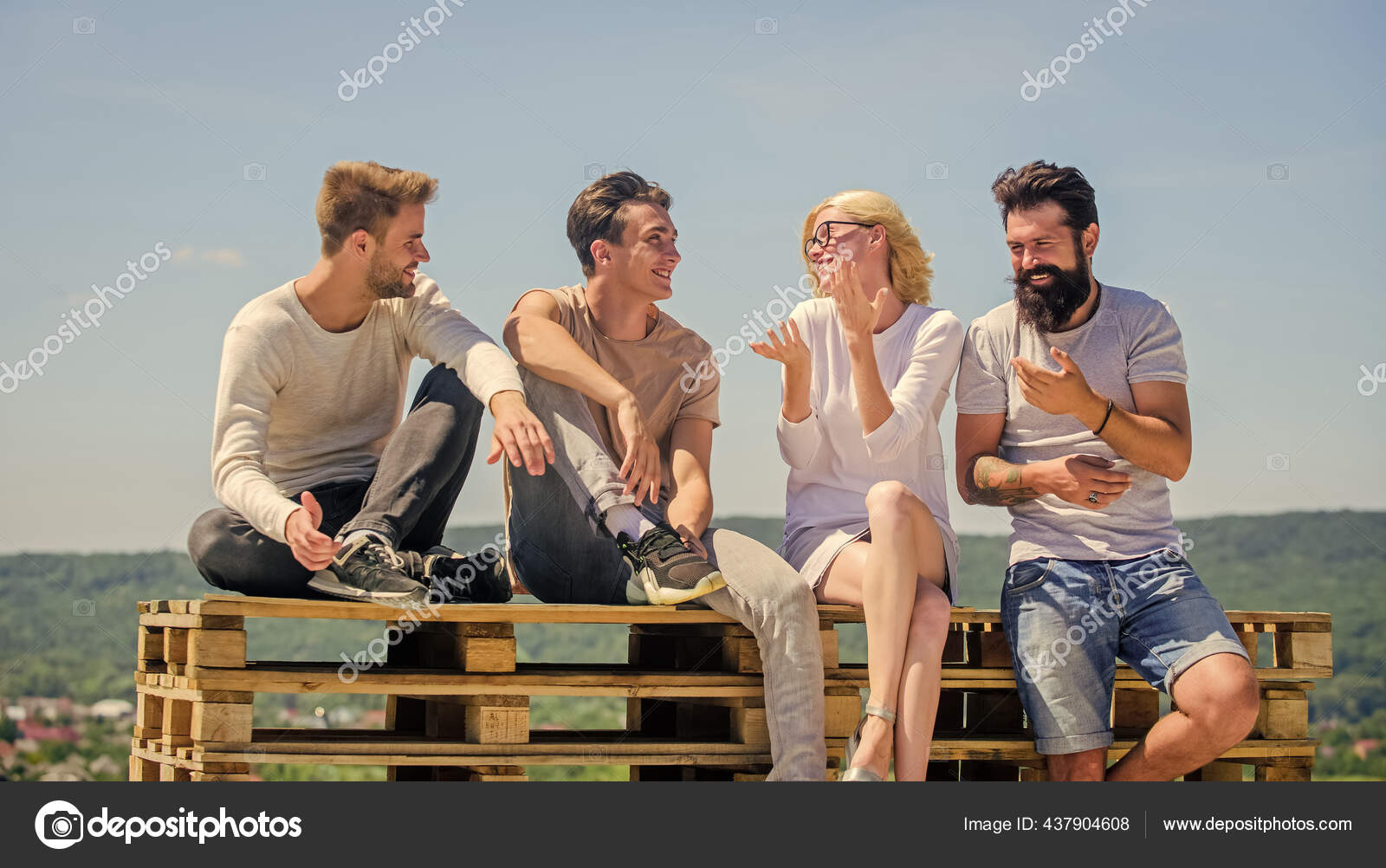 Pasar Un Rato Con Los Amigos