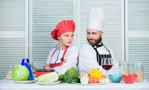 Reasons why couples cooking together. Cooking with your spouse can ...