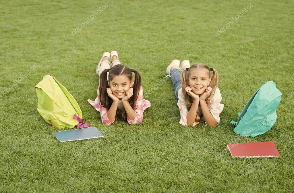 Tiempo Para Relajarse Literatura Para Niñas Hacer Los Deberes Juntos Tomando Notas Pasar