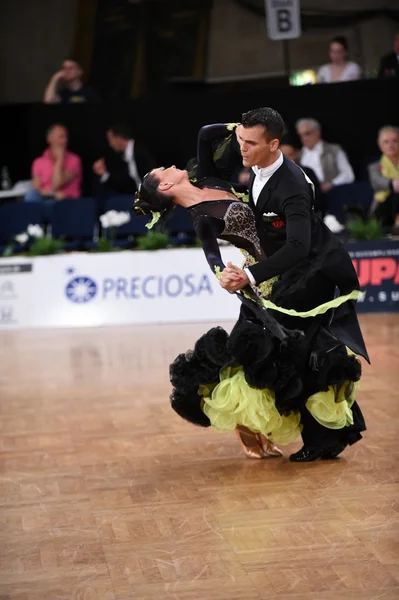 Ballroom dance couple, dancing at the competition — Stock Editorial ...