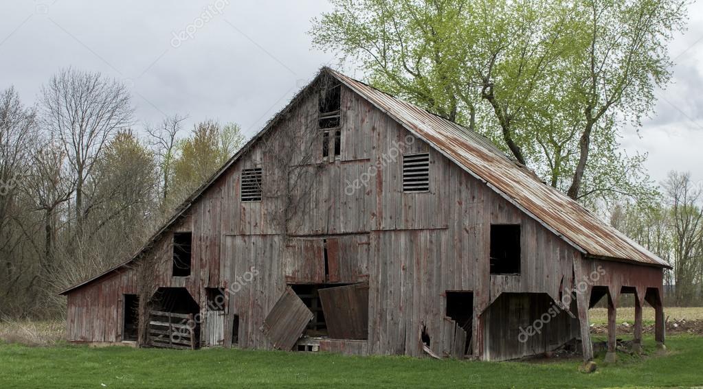 Decaying barn in rural area. Stock Photo by ©har1224 108851758