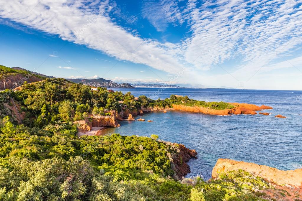 Rocas rojas del macizo de Esterel-Riviera Francesa, Francia 2022