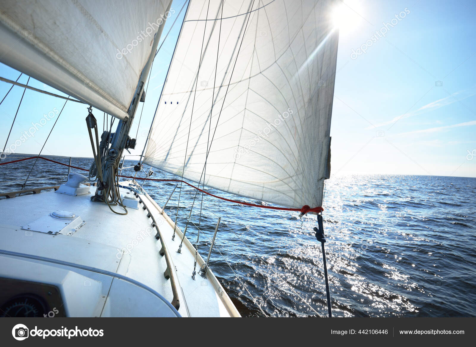 Balandra Blanca Yate Aparejado Navegando Mar Báltico Abierto Día ...