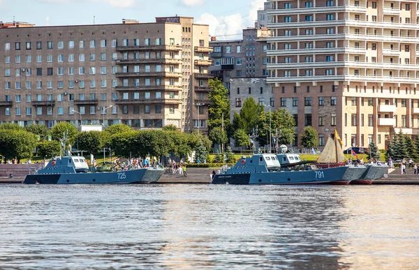 Proyecto de naves de aterrizaje de cavidad aérea 11770 "Serna". Buques ...