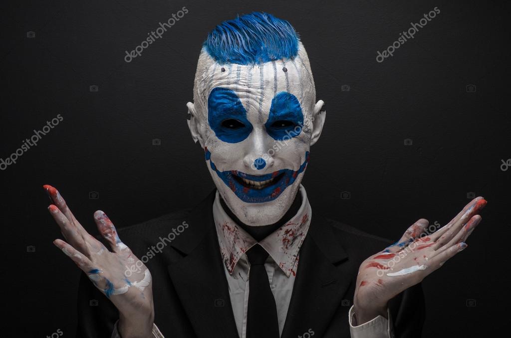 Terrible payaso y tema de Halloween: Payaso azul loco en traje negro ...