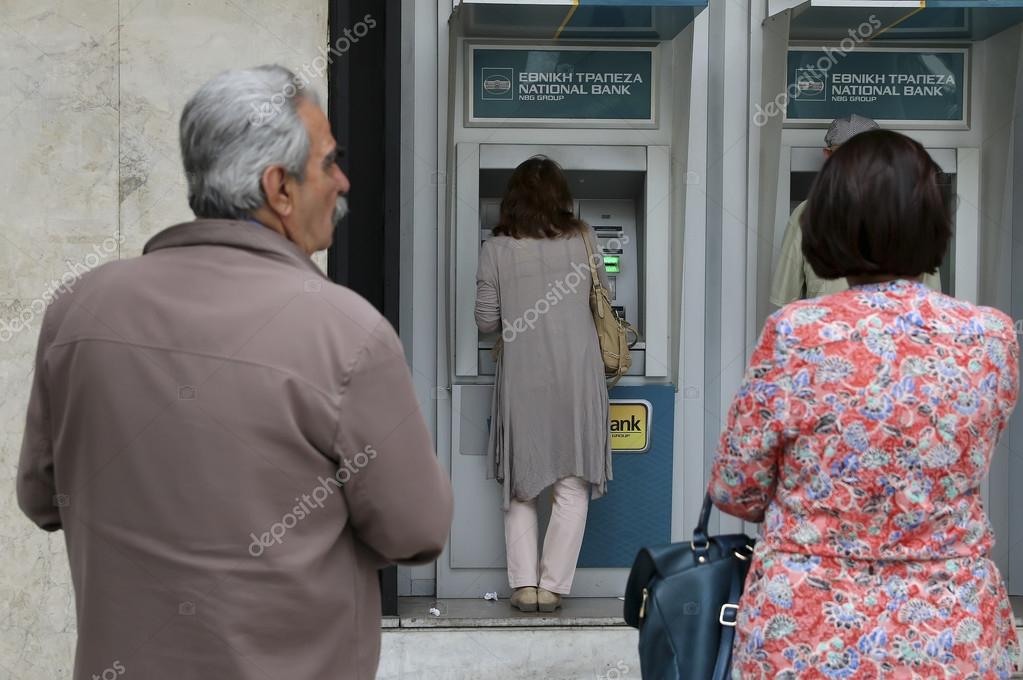 People stand in a queue to use the ATMs of a bank – Stock Editorial ...