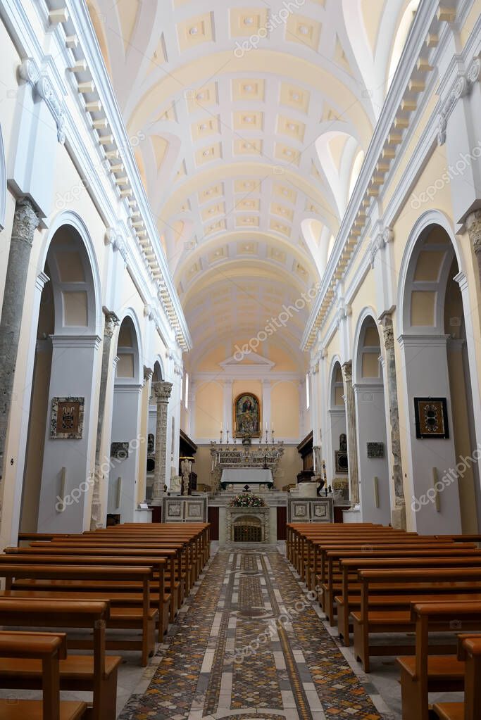 interior de la Catedral de Santi Erasmo e Marciano y Santa Maria ...