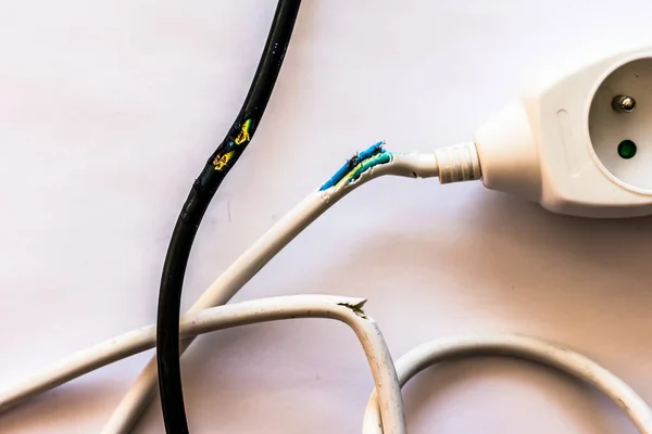 Imágenes de Cable dañado, fotos de Cable dañado sin royalties ...