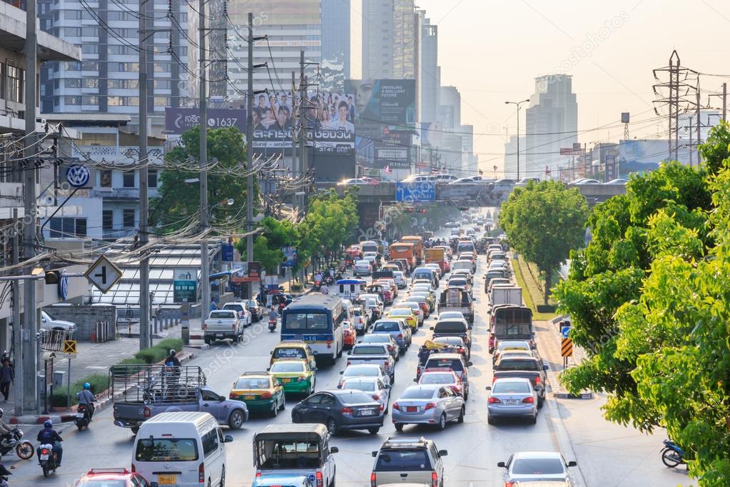 Traffic moves slowly along a busy road – Stock Editorial Photo © Panya7 ...