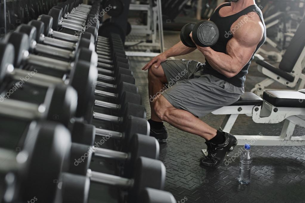Bodybuilder working out with bumbbells weights at the gym — Stock Photo ...