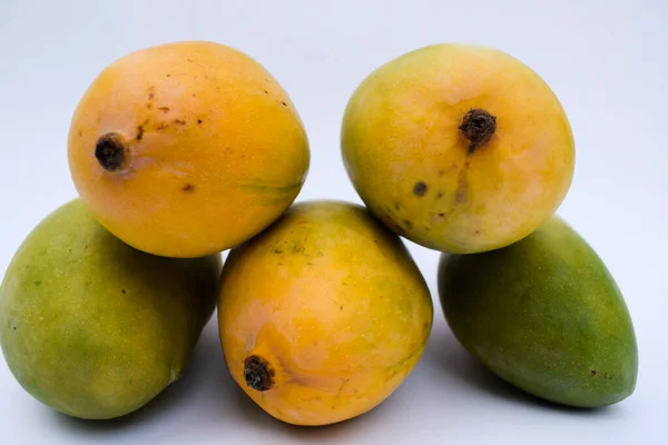Mango Kesar fresco de la India, cultivado en Gir Gujarat también en ...