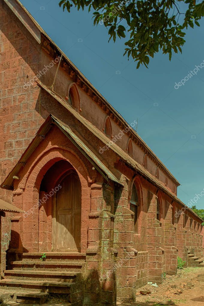 14-May-2009-IGLESIA ABANDONADA loca por la Piedra Laterita; piedra roja ...