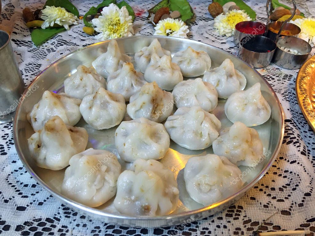 09 11 2021 Modak al vapor, modak blanco, modak ukdiche hecho de harina ...