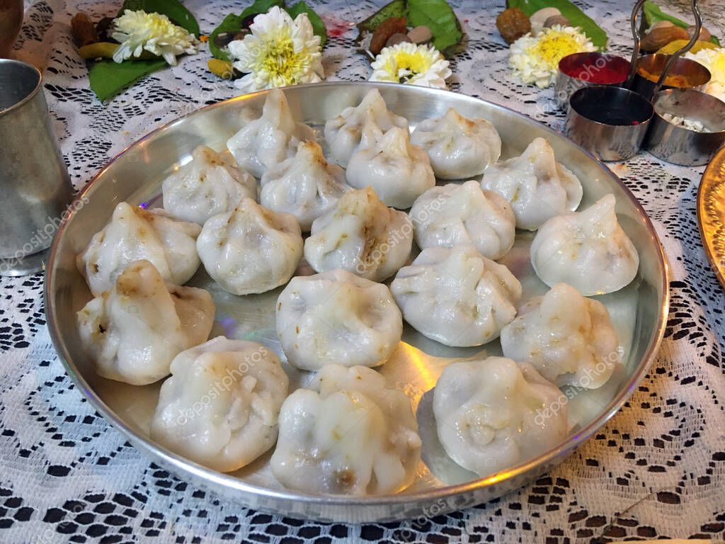 09 11 2021 Modak al vapor, modak blanco, modak ukdiche hecho de harina ...