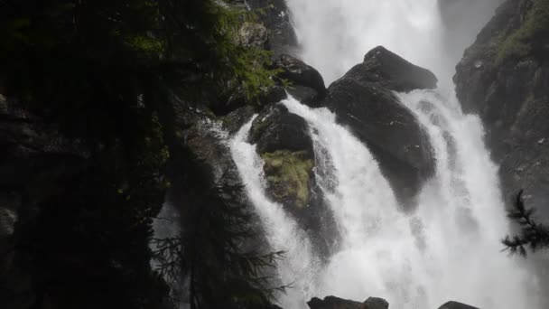 76,900 vídeos de Cascada en roca, metraje de Cascada en roca sin ...