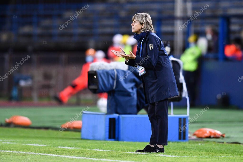 milena bertolini (entrenador en jefe italia) durante la Eurocopa 2022 ...
