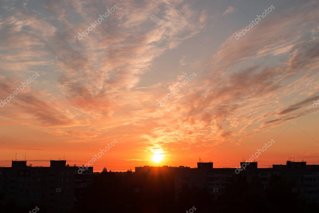 Suave salida del sol, puesta del sol rojo amarillo cielo anaranjado con ... Suave salida del sol, puesta del sol rojo amarillo cielo anaranjado con ...
