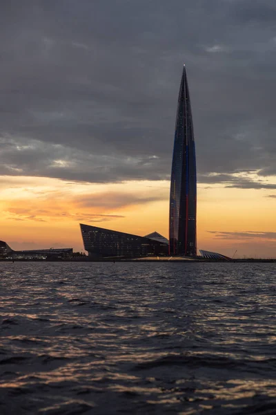 Centro Lakhta al atardecer en San Petersburgo. Rascacielos. Golfo de ...