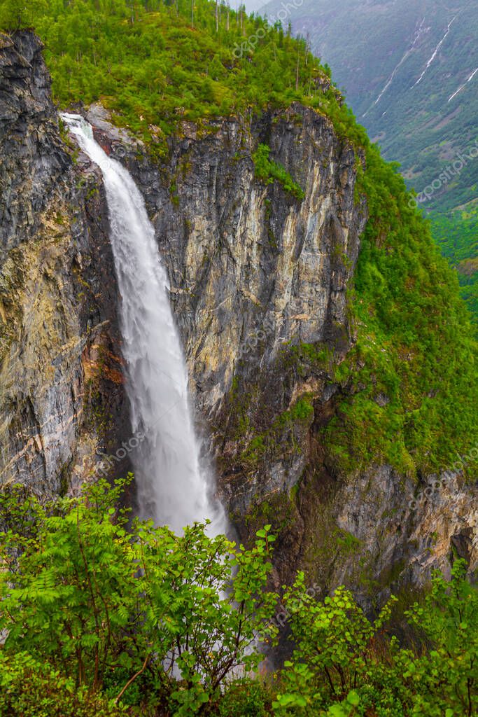 Increíble cascada más alta Vettisfossen en Utladalen Jotunheimen ...
