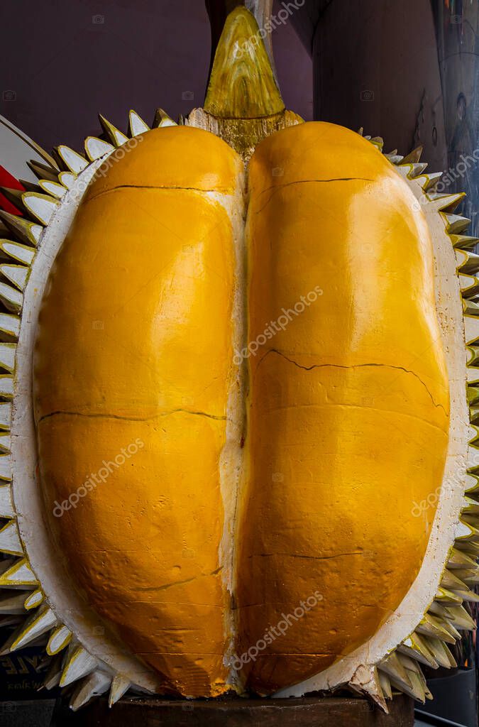 Estatua gigante de la fruta amarilla duriana REY DE FRUTAS en ...