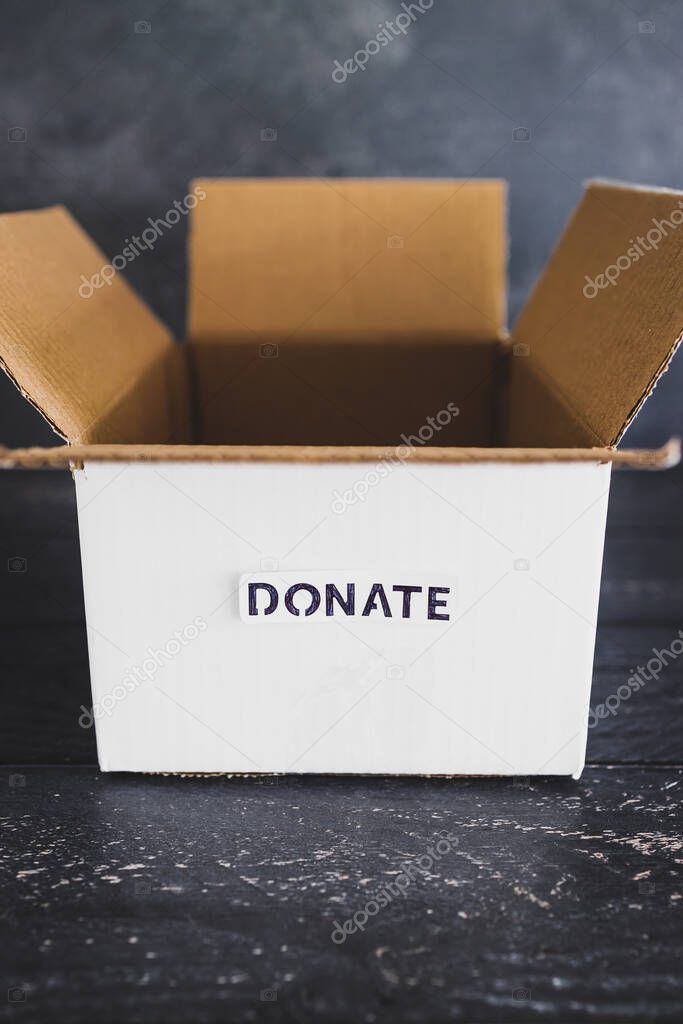 donación de caridad y artículos decluttering para ser ahorrados ...