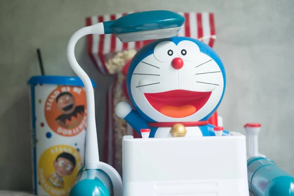 Bangkok, Tailandia - 12 de junio de 2020: Doraemon time machine bucket ...