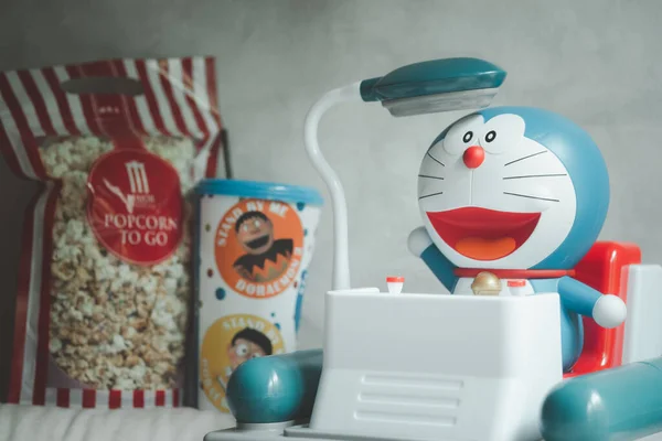 Bangkok, Tailandia - 14 de junio de 2020: Doraemon time machine bucket ...