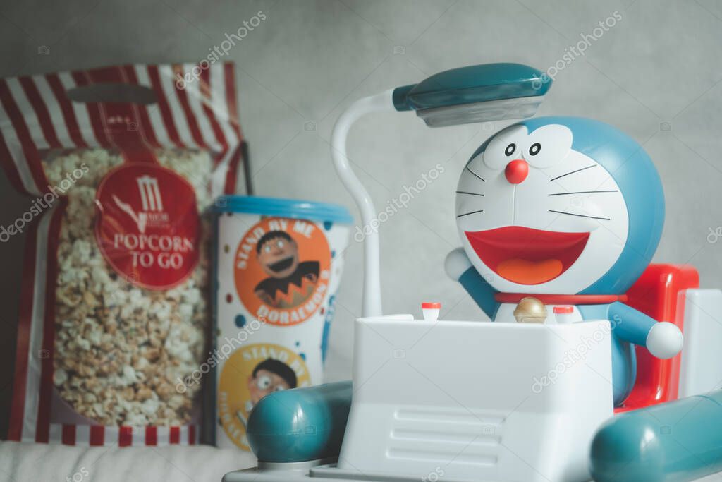 Bangkok, Tailandia - 14 de junio de 2020: Doraemon time machine bucket ...