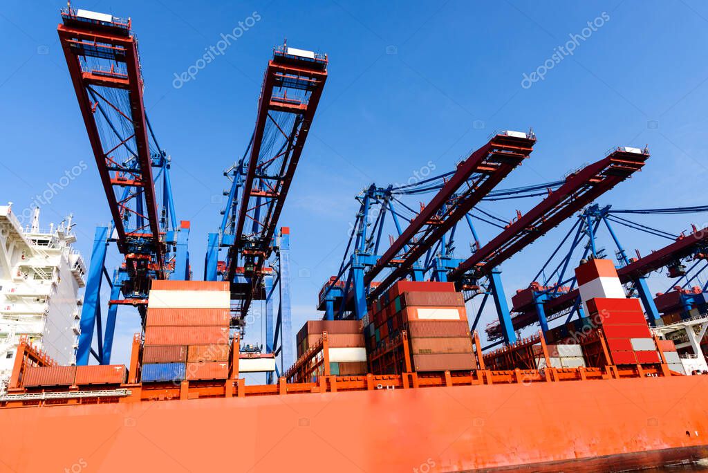 Grúas de pórtico de terminales de contenedores para cargar y descargar ...