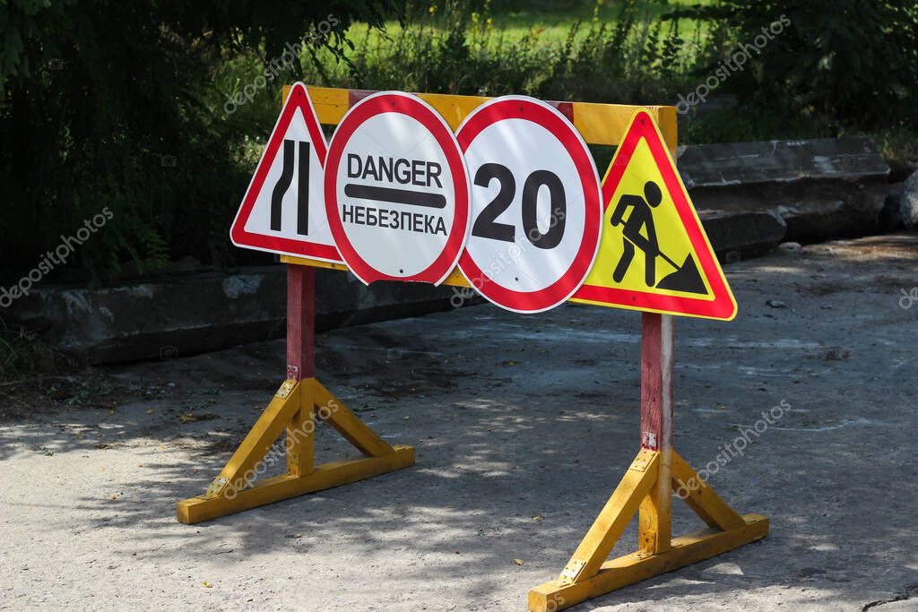 Se ales de tr fico internacionales 'carril izquierdo se fusiona', 'peligro', 'restricci n de ...