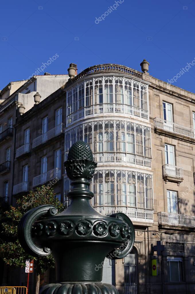 fachada de una casa típica en el centro de la ciudad de Ourense. Edificio tradicional de estilo ...